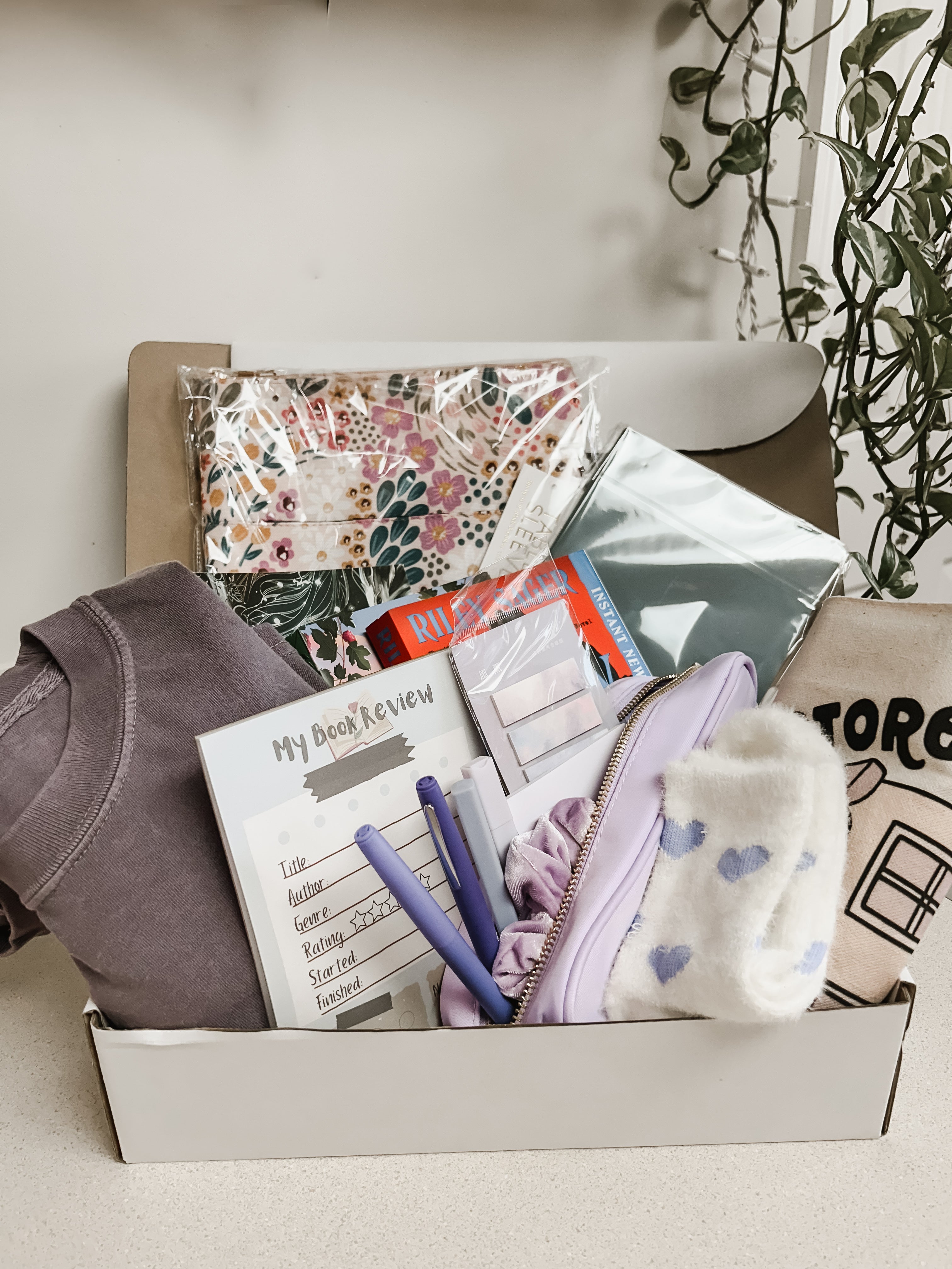 The Bookworm Box – The Cozy Book Box